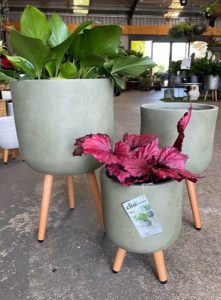 POT ASHER TRIPOD OLIVE GREEN MED | The Garden Feast